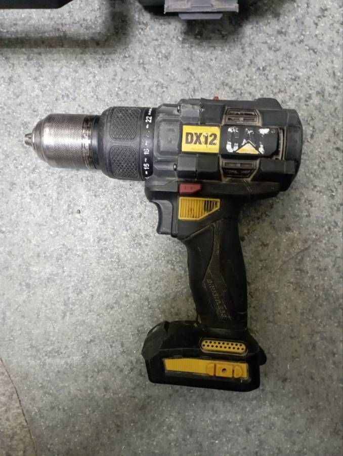 Купити Шурупокрут Cat dx12 01-200423967 | Техноскарб